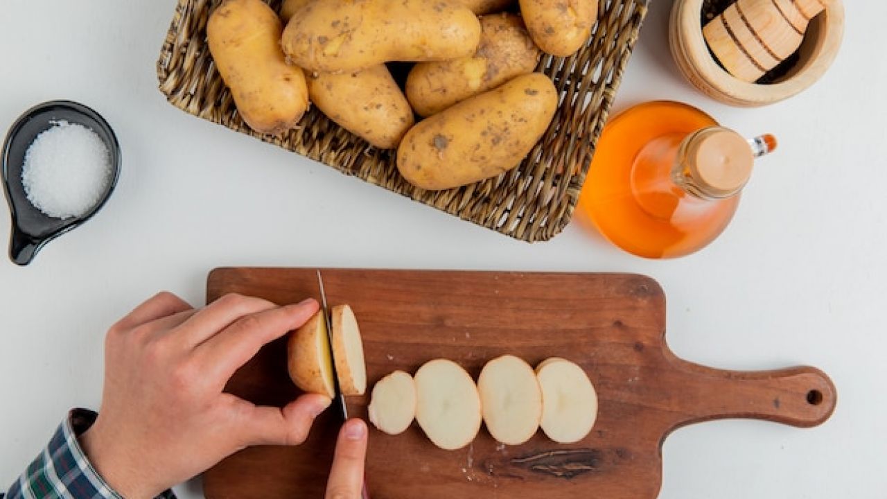 Mandioca crua pode matar: Aprenda como preparar com segurança - ClickGrátis