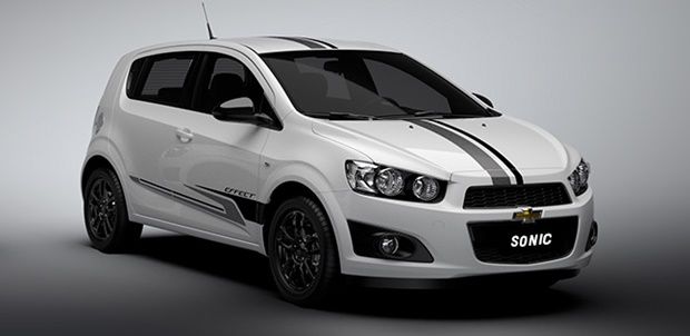 Novo Sonic Effect 2015: Carro da Chevrolet usa visual esportivo para ...